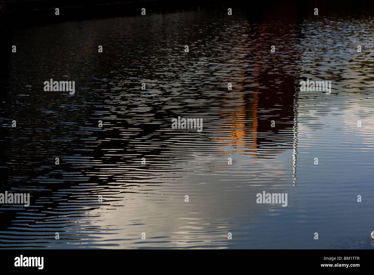 Water reflection of a building hi-res stock photography and images - Alamy