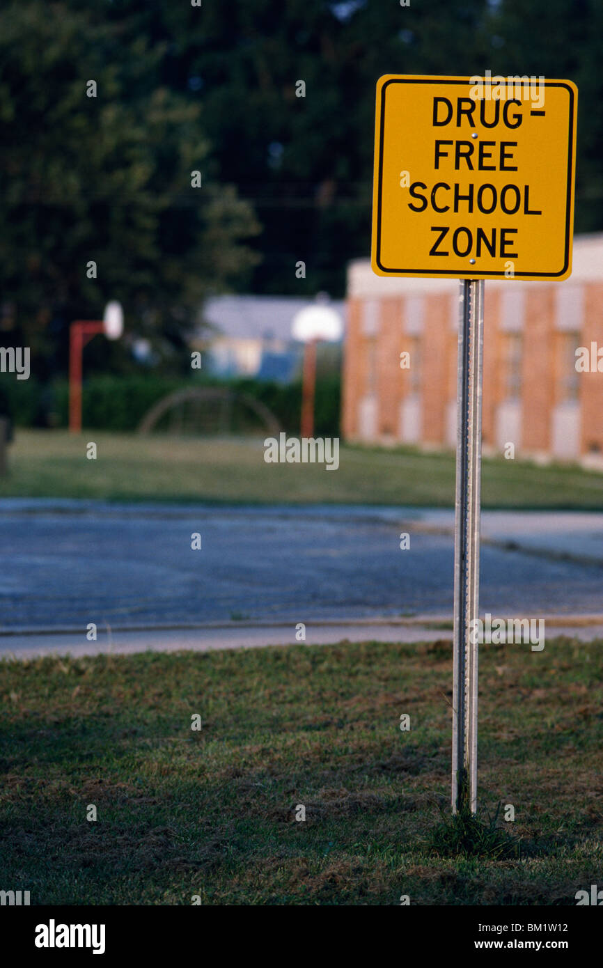 School zone sign board hi-res stock photography and images - Alamy