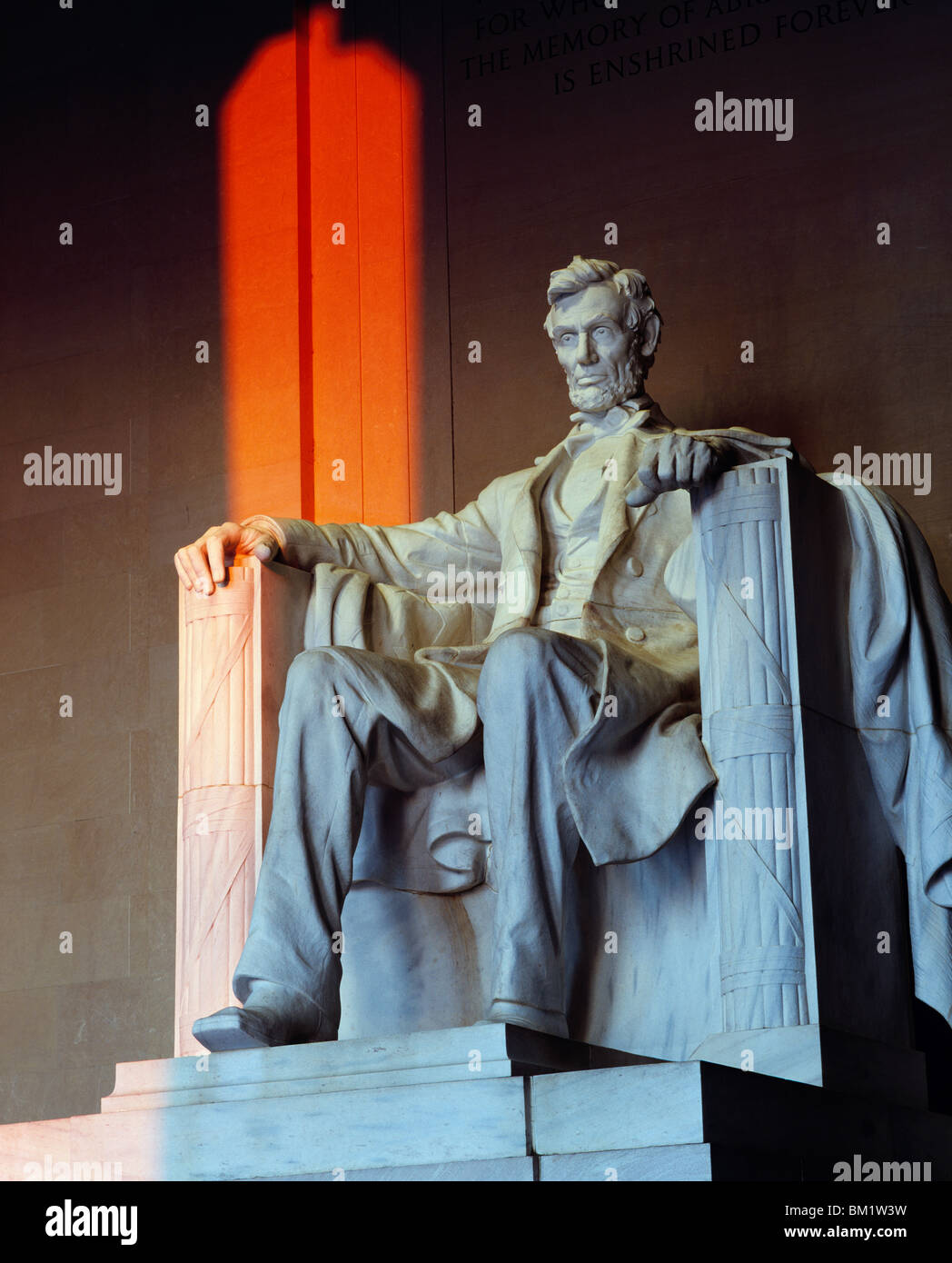 Statue of Abraham Lincoln in a memorial, Lincoln Memorial, Washington ...