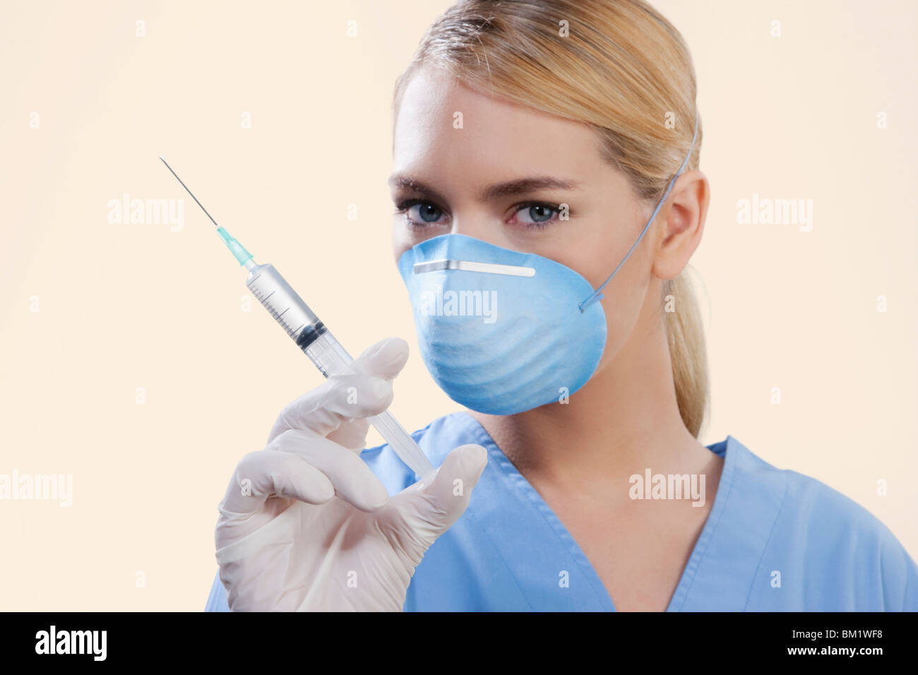 Nurse wearing scrubs injecting hi-res stock photography and images - Alamy