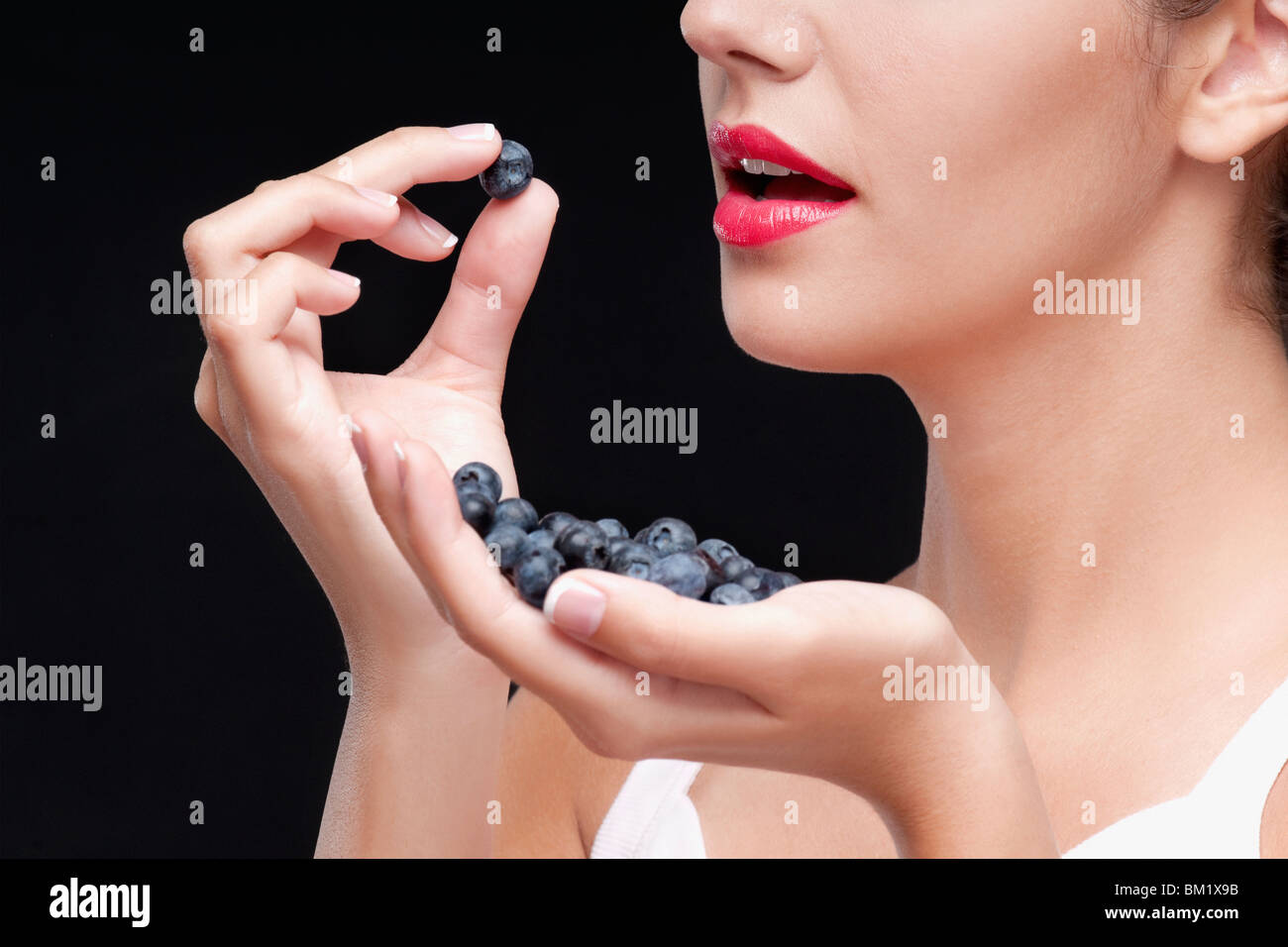 Blueberries hand woman hi-res stock photography and images - Alamy