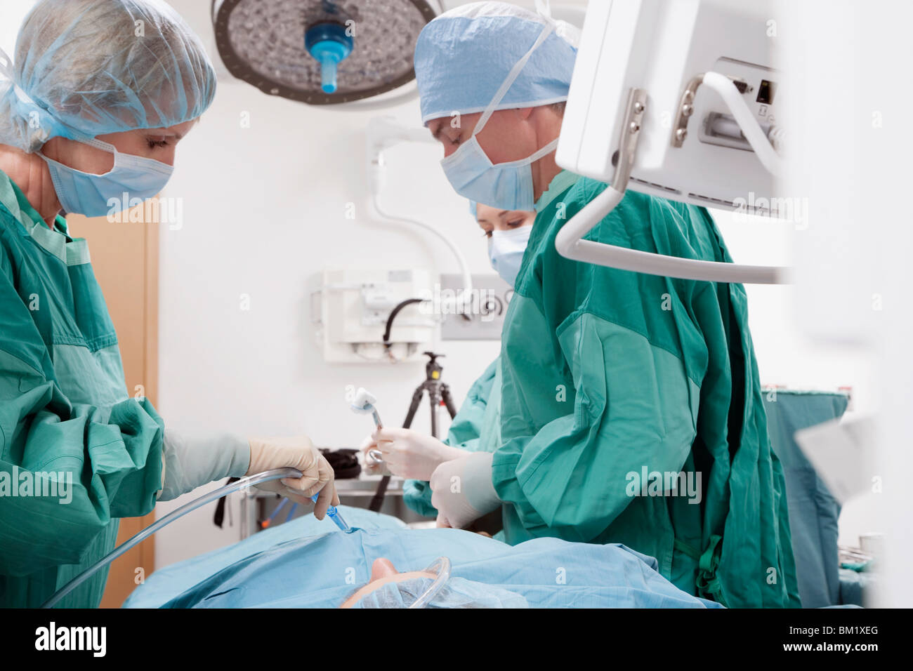 Surgeon performing a surgery in an operating room Stock Photo - Alamy