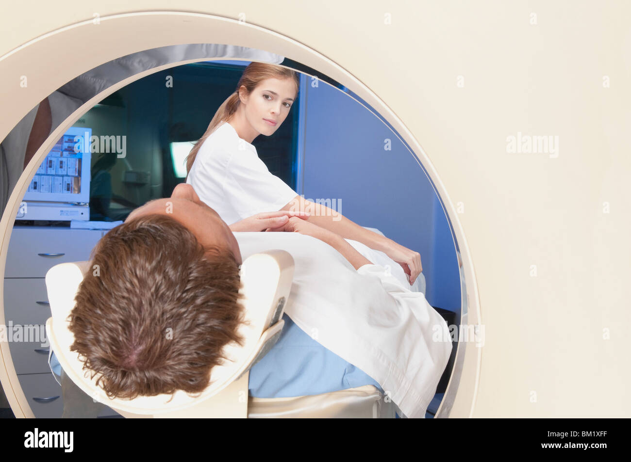 Mri scanner screen hi-res stock photography and images - Alamy