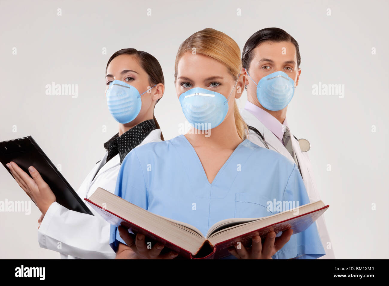 Portrait of doctors wearing flu masks Stock Photo - Alamy