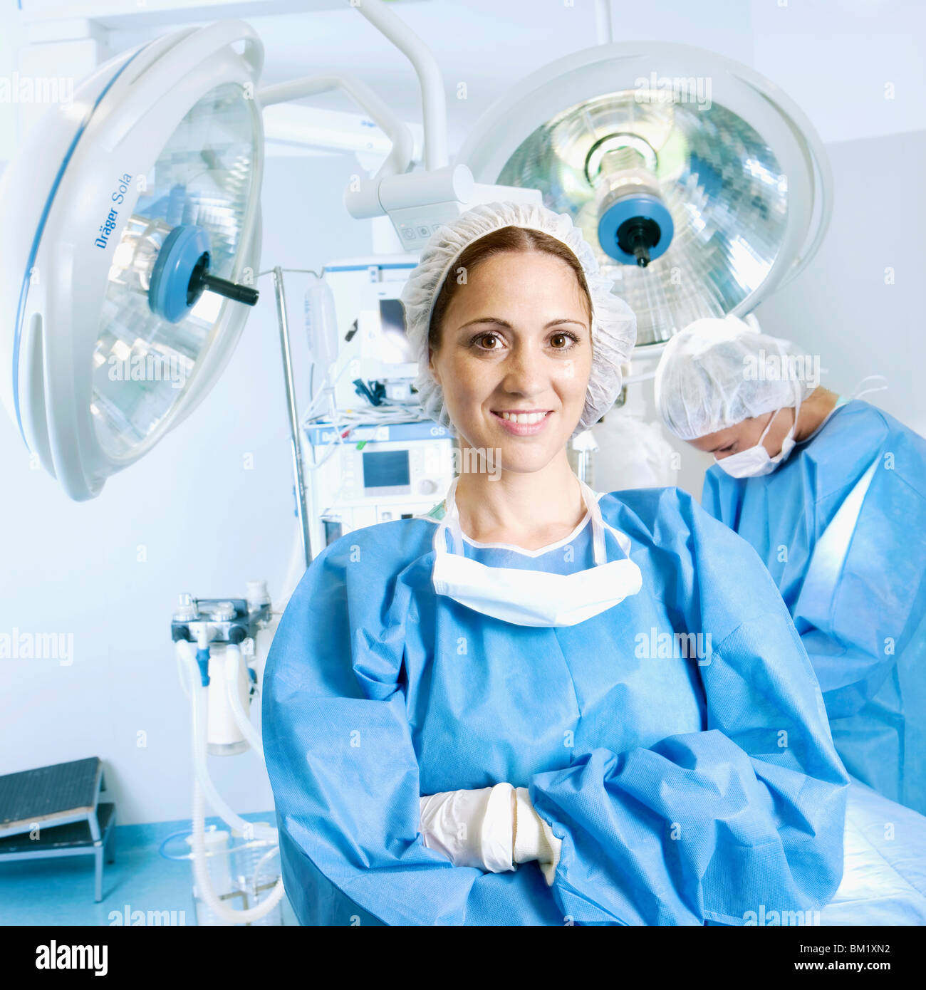 Female surgeon in an operating room Stock Photo - Alamy