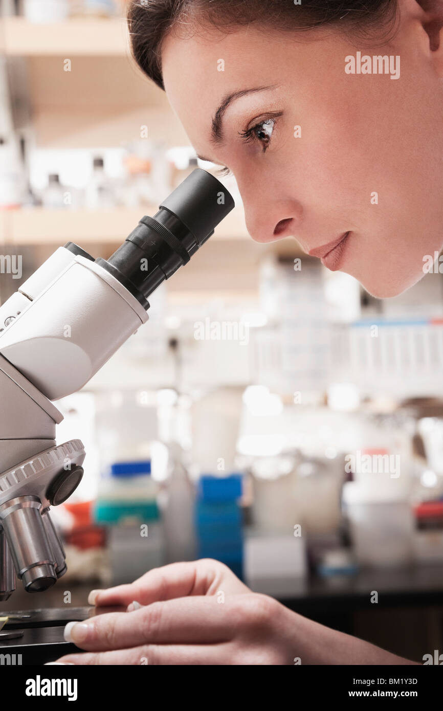 Doctor microscope hi-res stock photography and images - Alamy