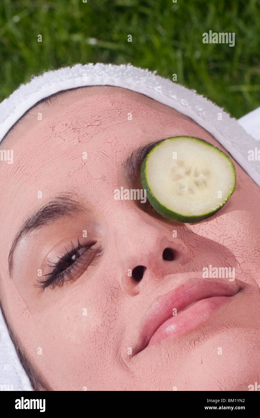Cucumber slice on a woman's eye Stock Photo - Alamy