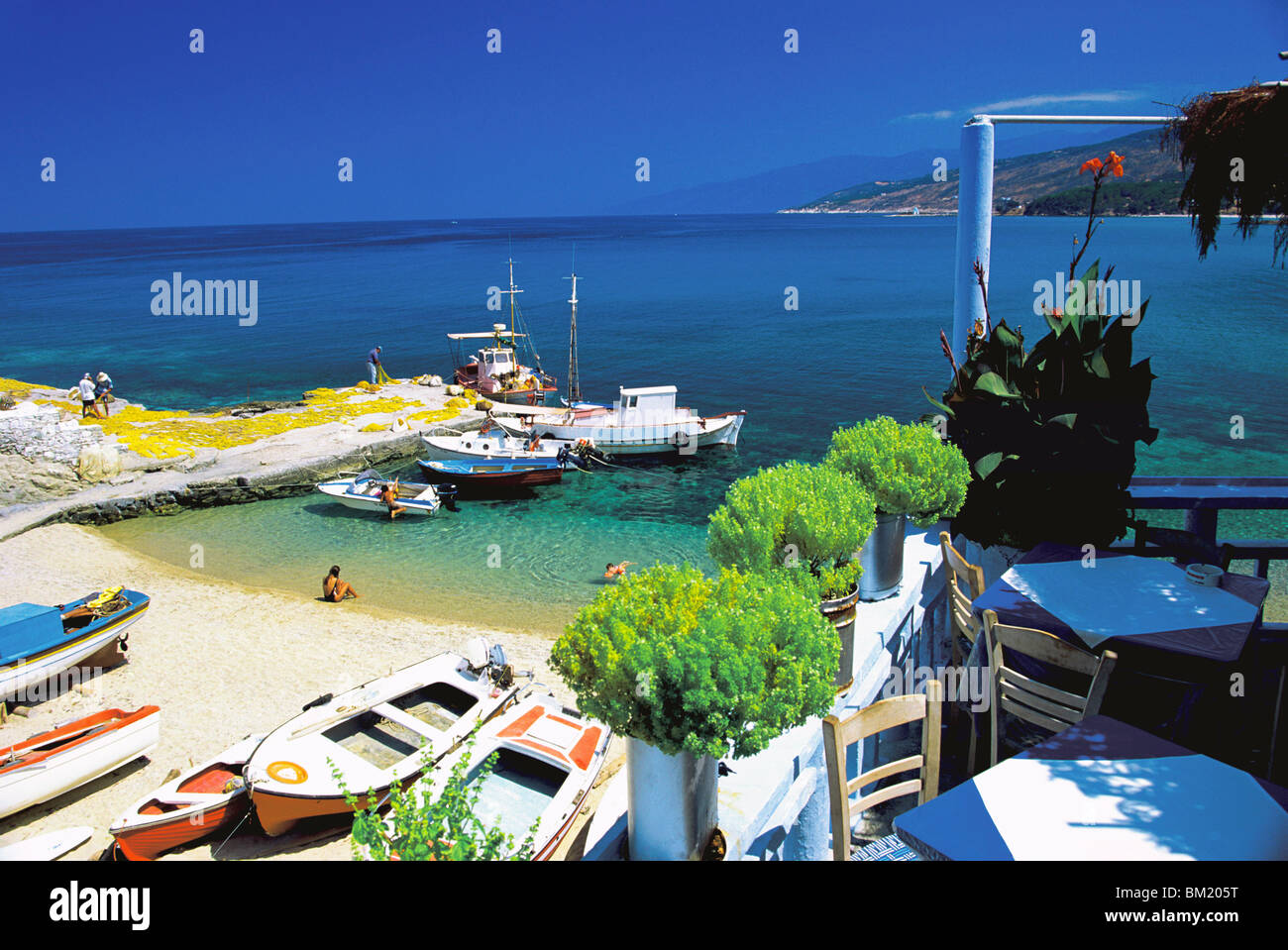 Restaurant overlooking water hi-res stock photography and images - Alamy