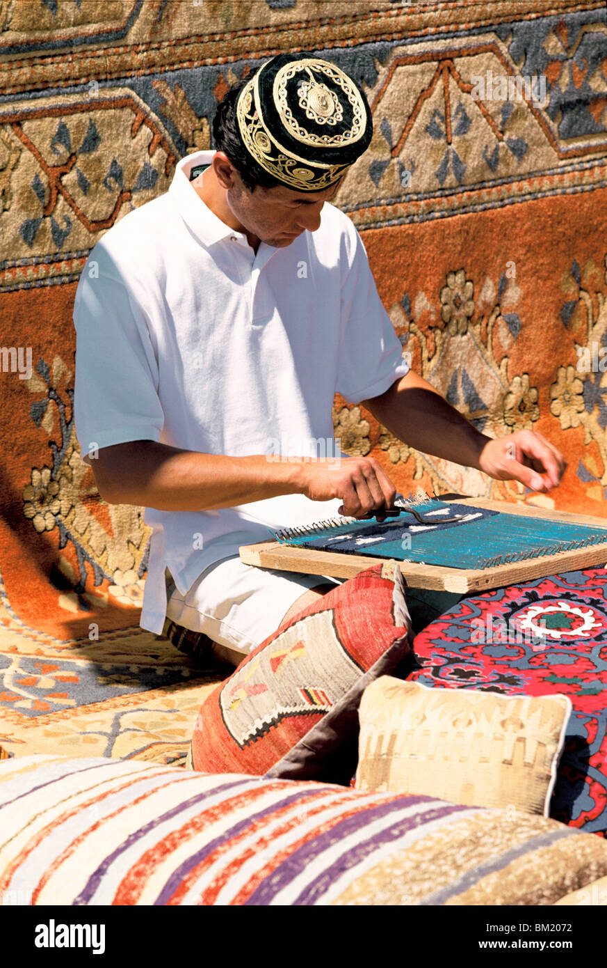 Man weaving carpet, Marmaris, Anatolia, Turkey Minor, Eurasia Stock ...