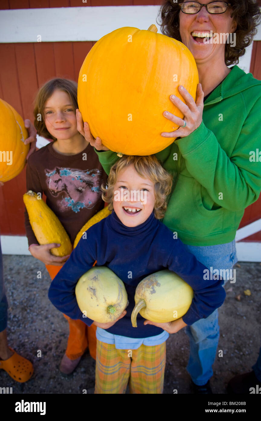 Woman carrying pumpkins hi-res stock photography and images - Alamy