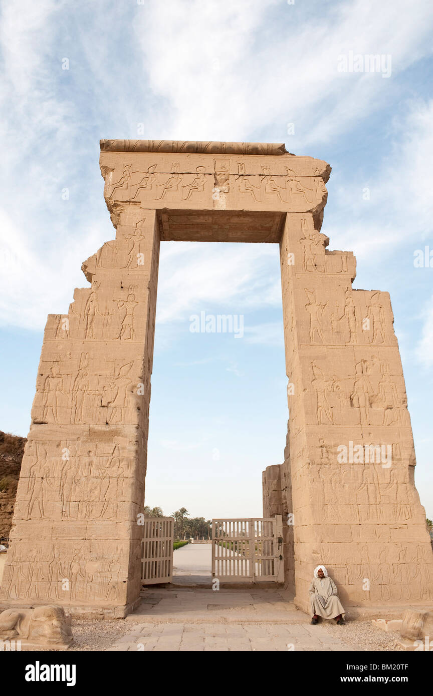 Dendara temple hi-res stock photography and images - Alamy