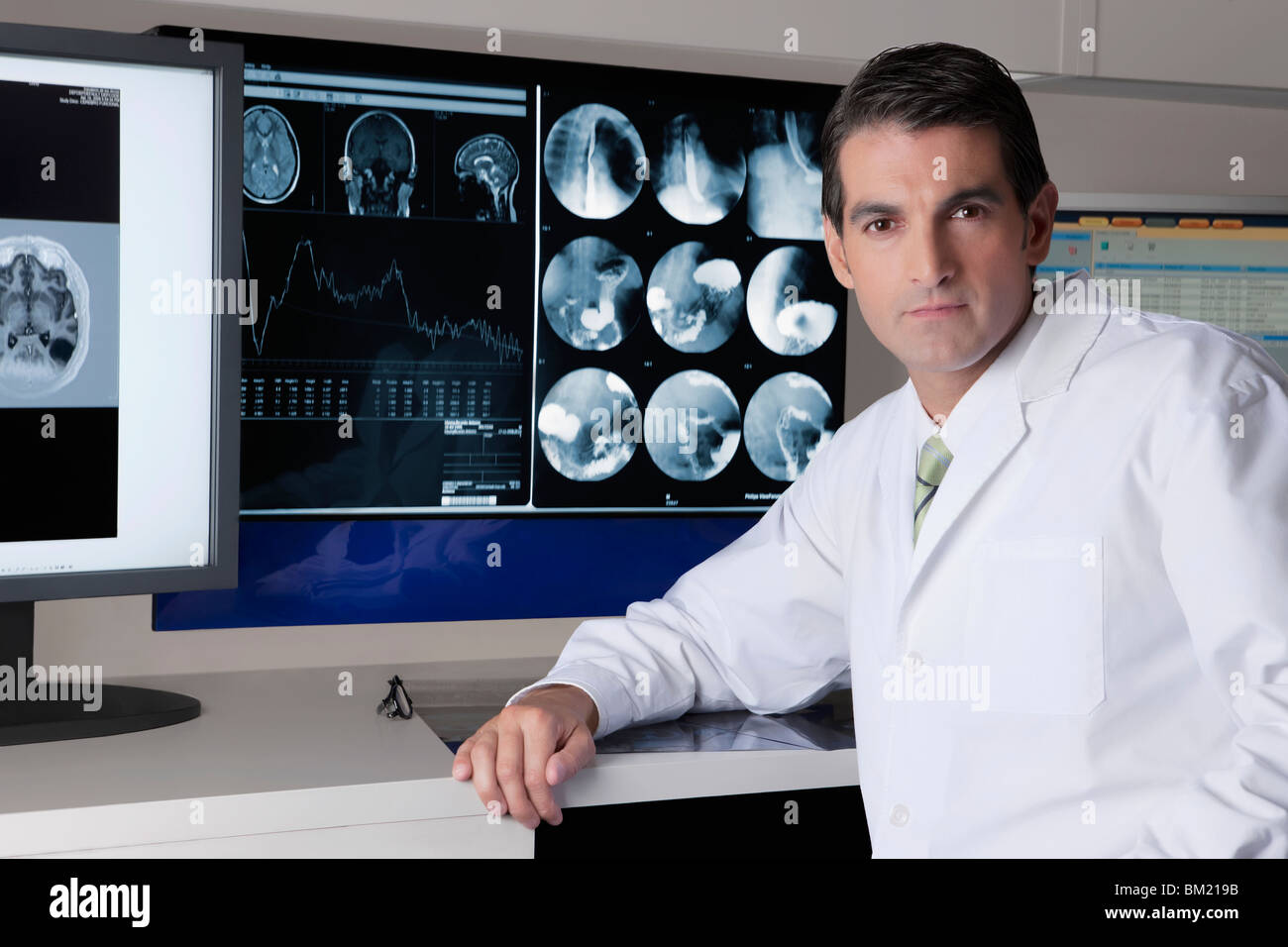 Portrait of a doctor with MRI report Stock Photo - Alamy