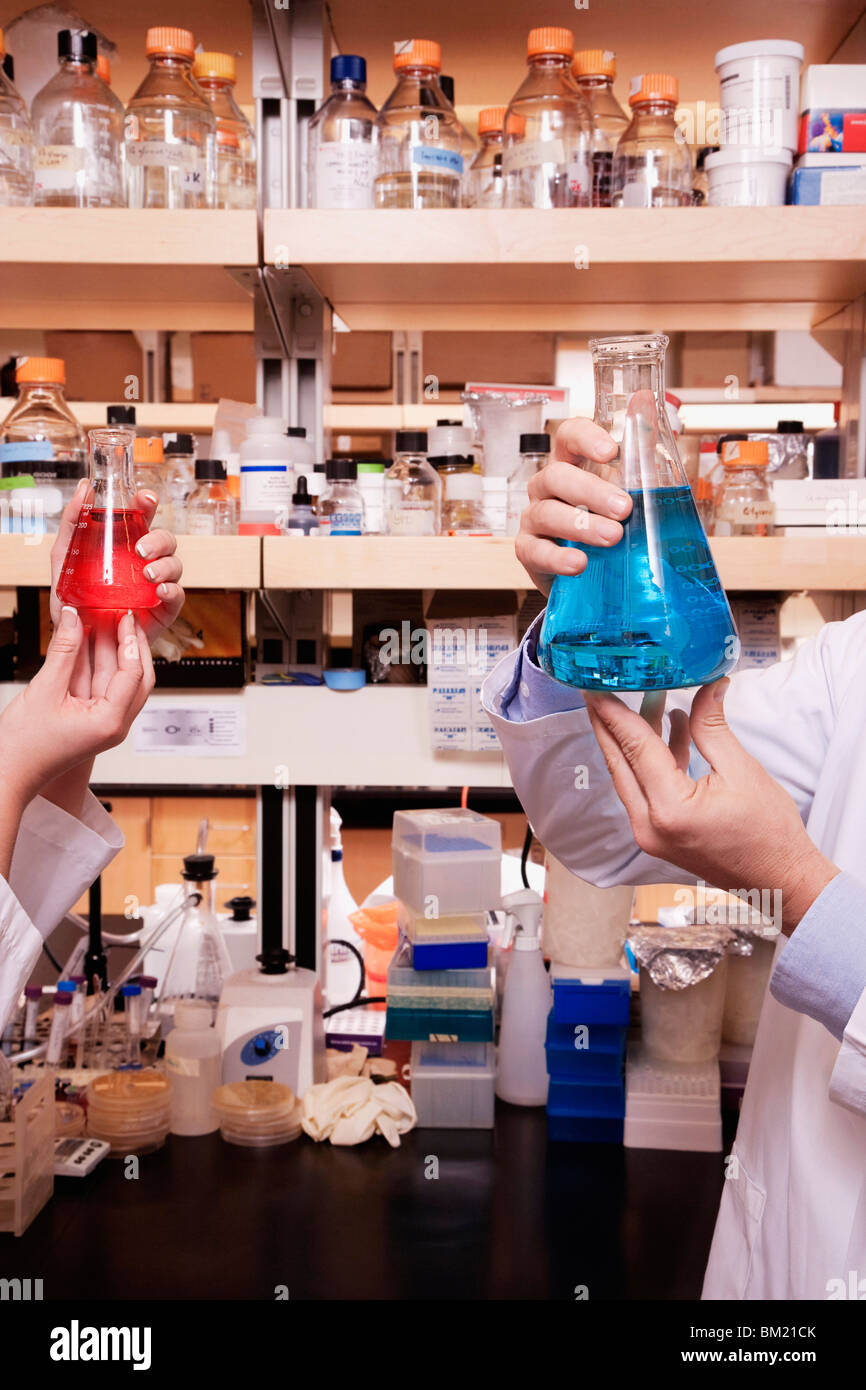 Doctors holding conical flasks in a laboratory Stock Photo - Alamy