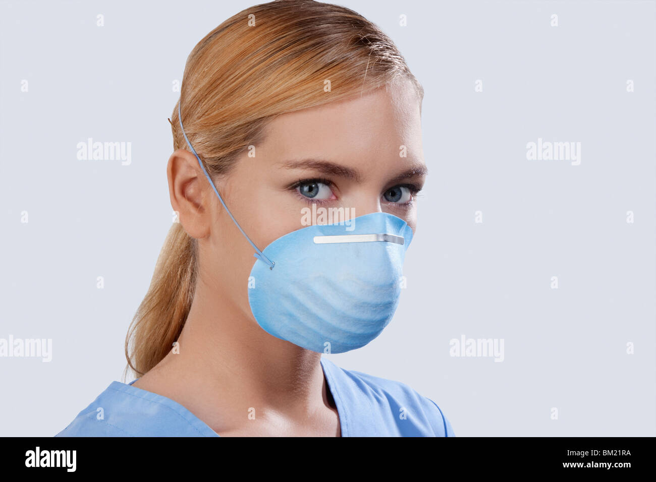 Female nurse wearing a flu mask Stock Photo - Alamy