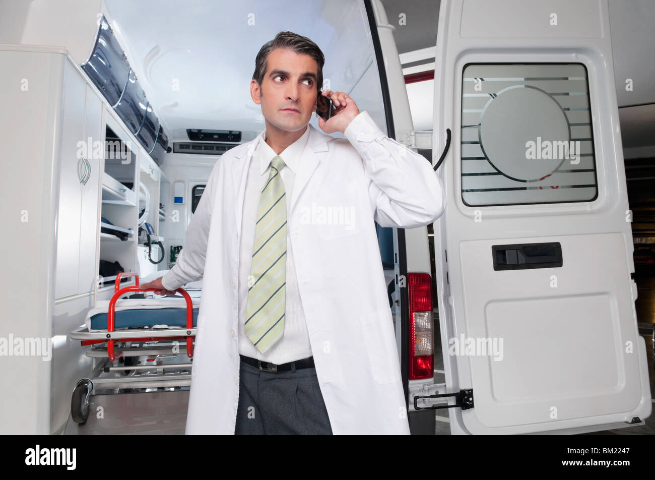 Paramedic phone mobile hi-res stock photography and images - Alamy