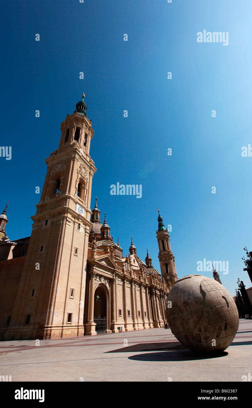 Basilica de Nuestra Senora del Pilar dominates the expanse of the Plaza ...