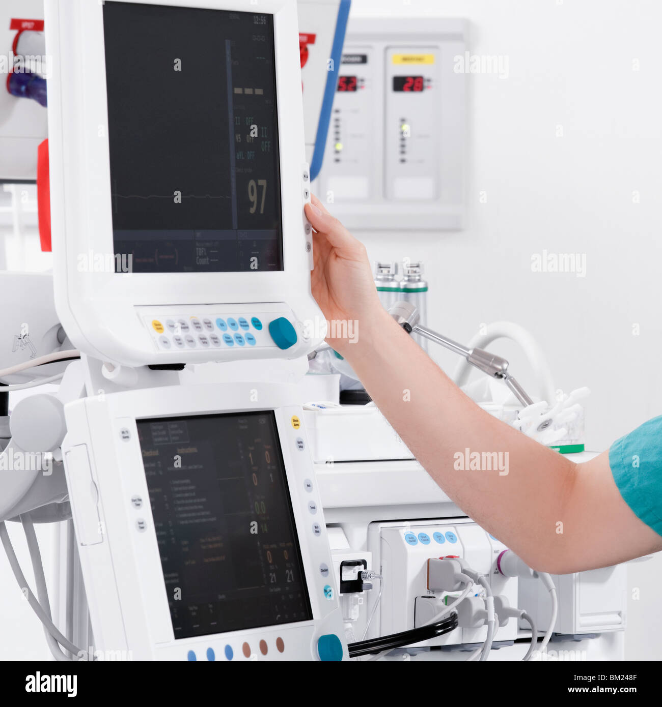 Cardiac monitor hi-res stock photography and images - Alamy