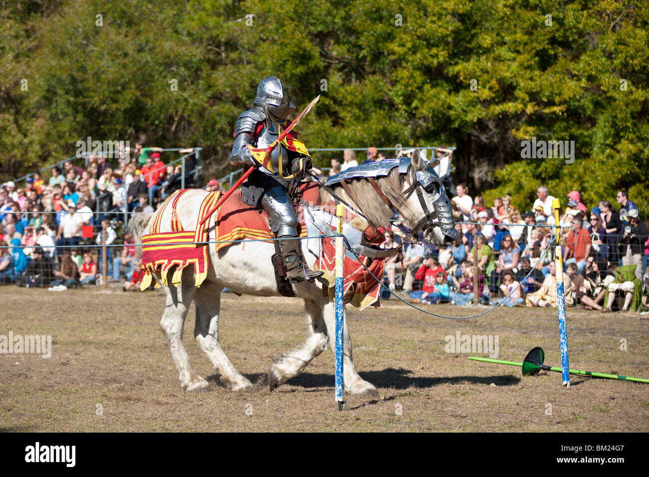 Medieval jousting spectators hi-res stock photography and images - Alamy