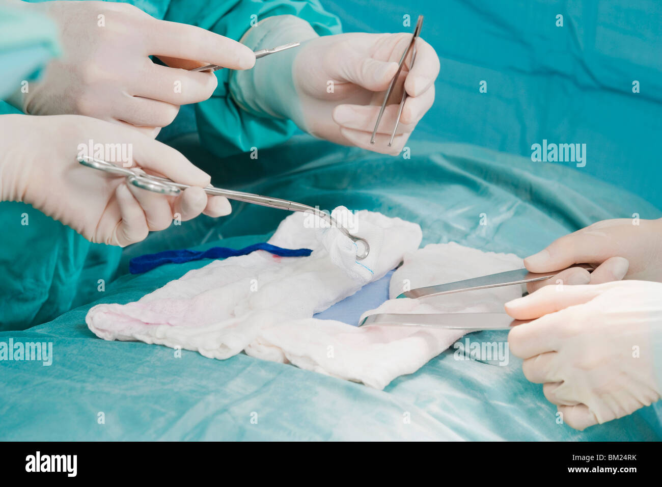 Doctors performing a surgery hi-res stock photography and images - Alamy