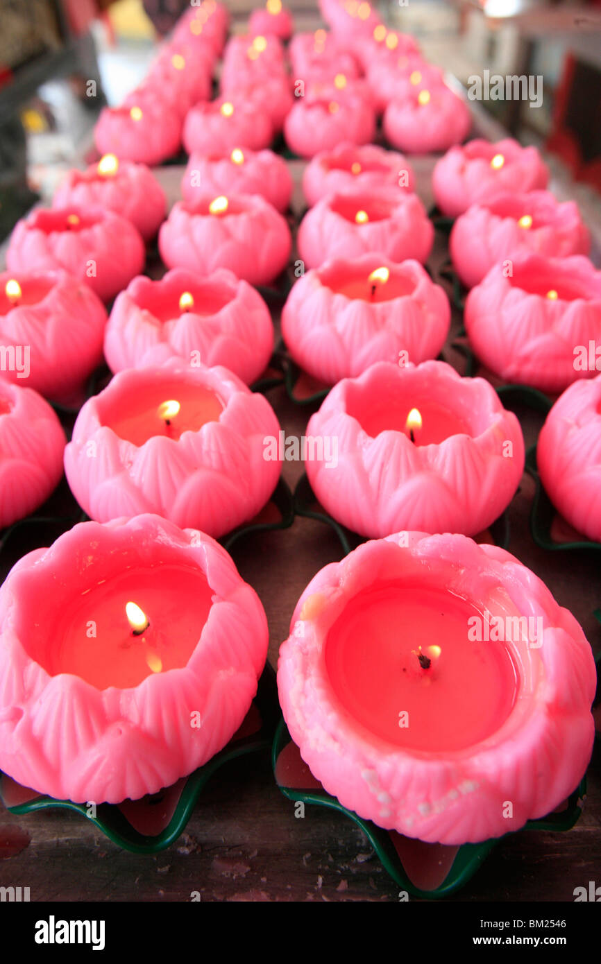 Candles in chinese temple kuala hi-res stock photography and images - Alamy