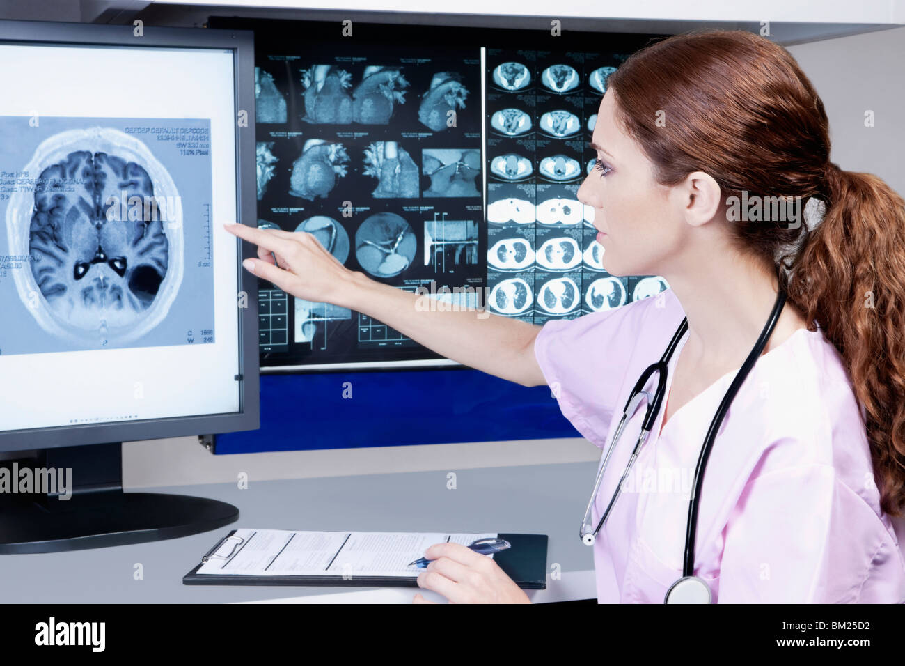Female brain scan and side hi-res stock photography and images - Alamy