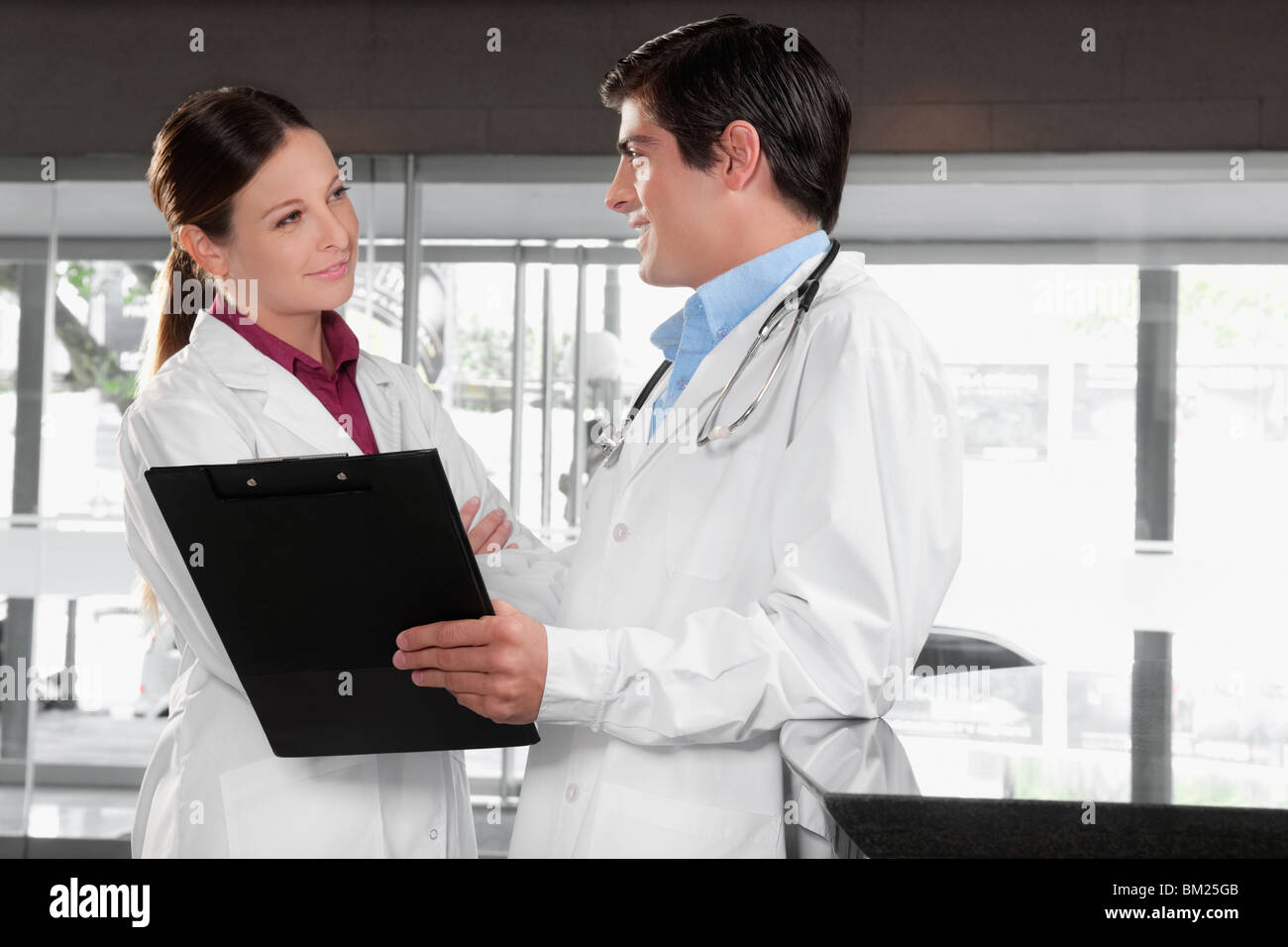 Male lab worker leaning hi-res stock photography and images - Alamy