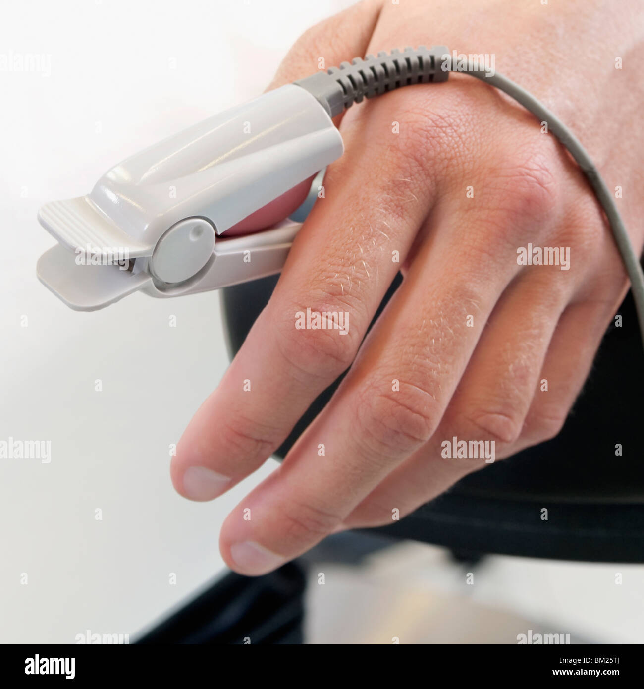 Patient's thumb with pulse oxymeter Stock Photo - Alamy