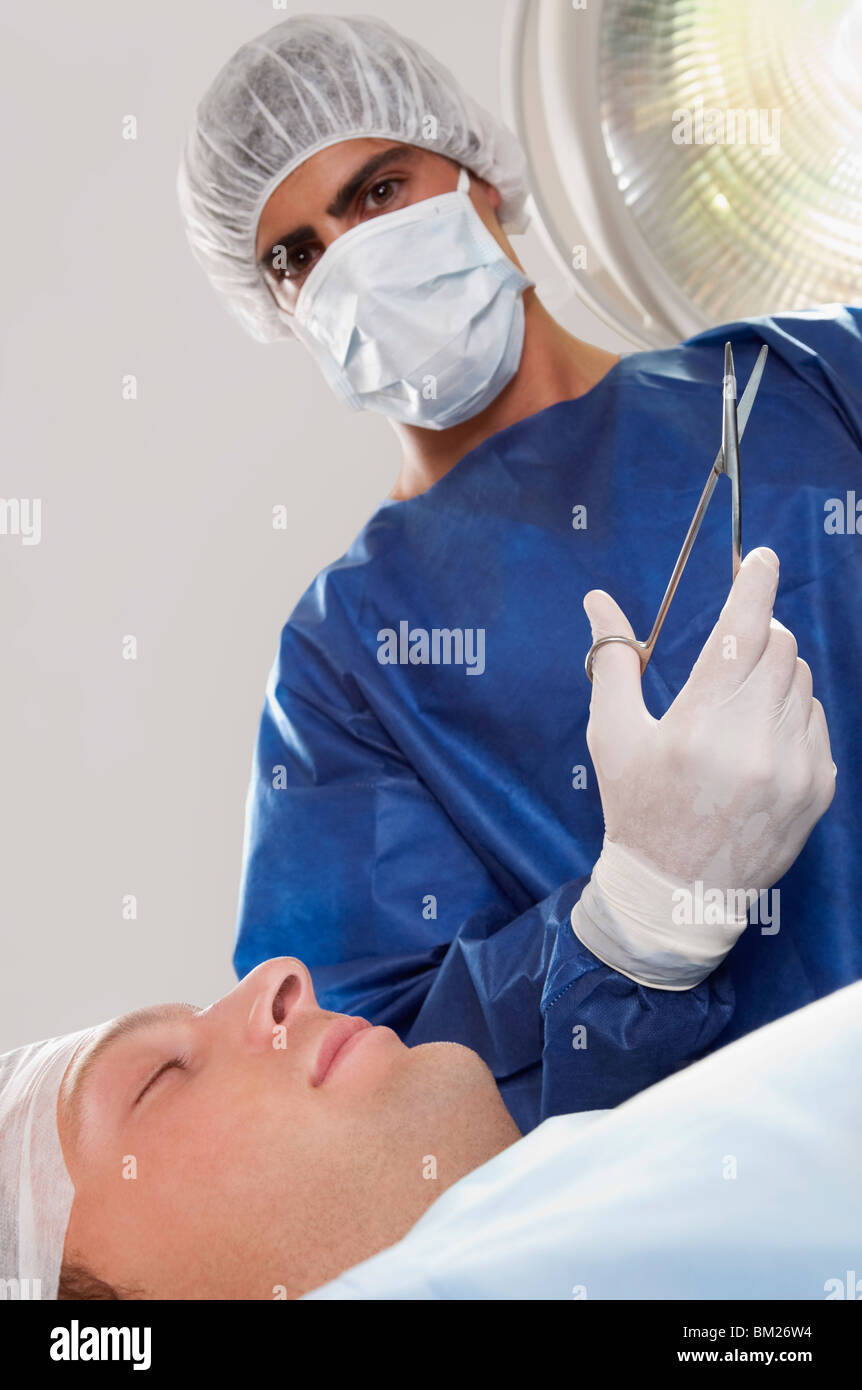 Back view patient in gown hi-res stock photography and images - Alamy