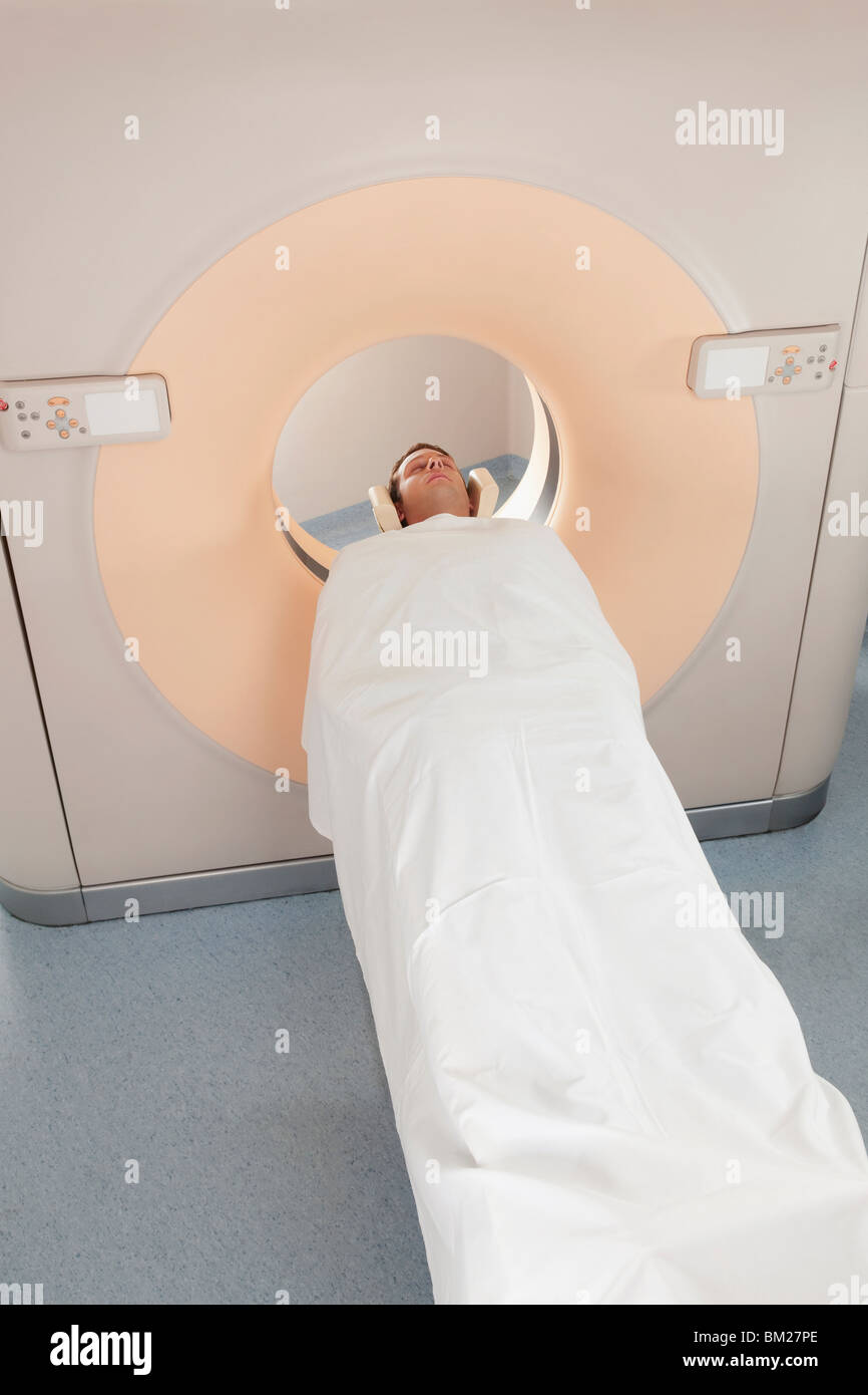 Man mri scan hi-res stock photography and images - Alamy