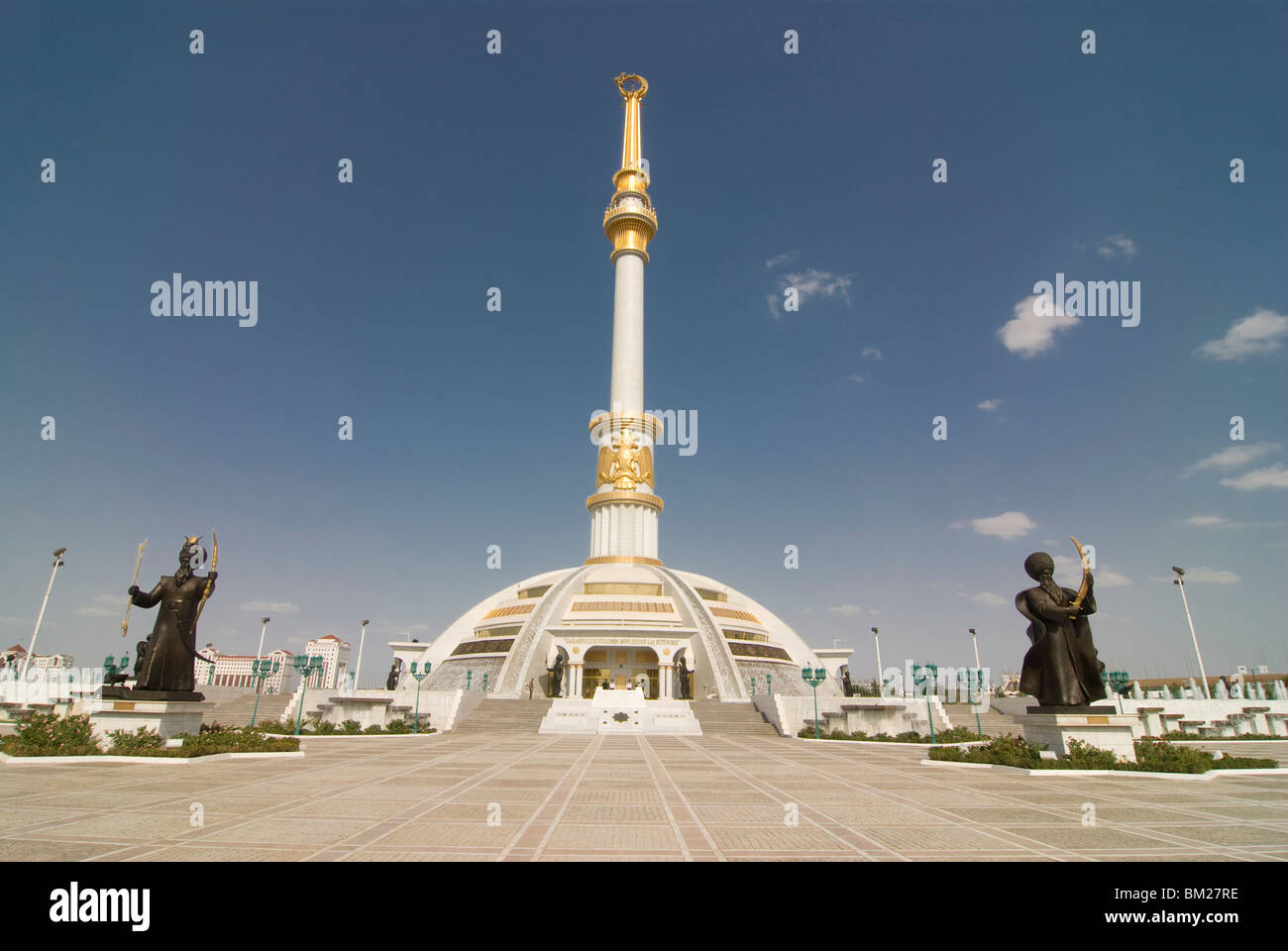 Turkmenistan statue central asia hi-res stock photography and images ...