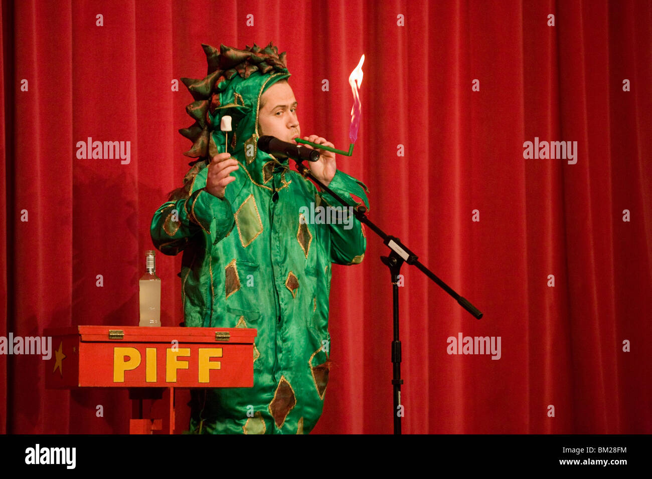 Magic act hi-res stock photography and images - Alamy