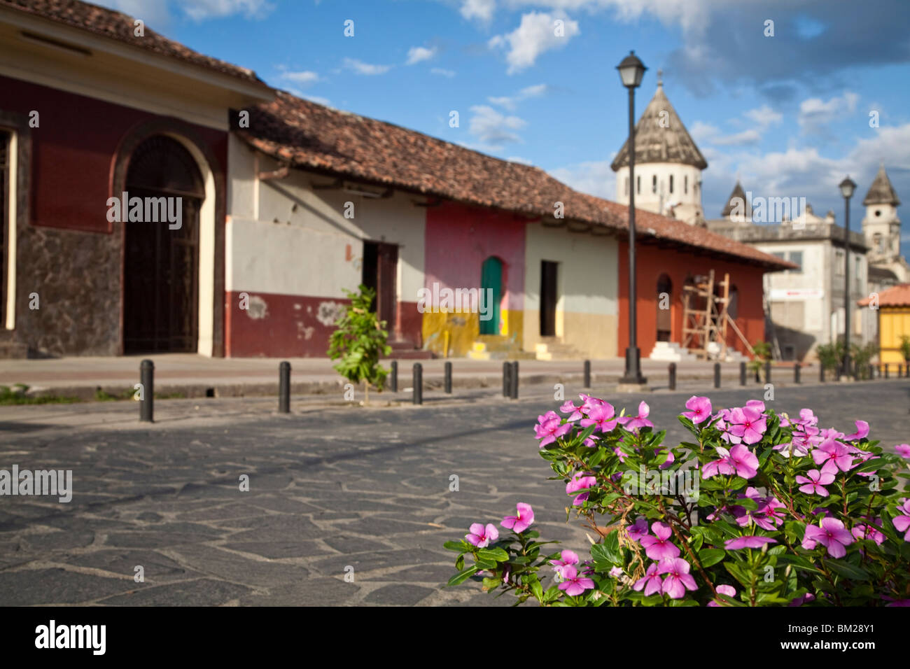 Calle La Calzada, Granada, Nicaragua Stock Photo - Alamy