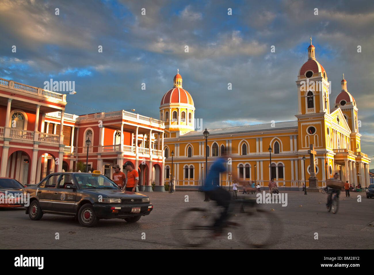 Cathedral de Granada, Park Colon (Park Central), Granada, Nicaragua ...