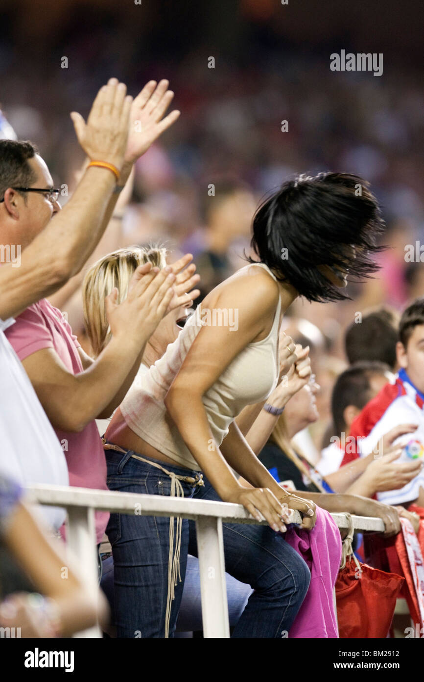Soccer football crowd celebrate celebrating hi-res stock photography ...