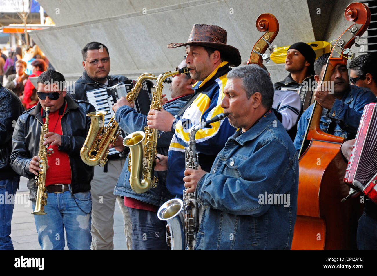 American male musicians hi-res stock photography and images - Alamy