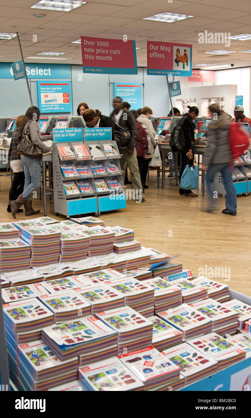 At the argos store hi-res stock photography and images - Alamy