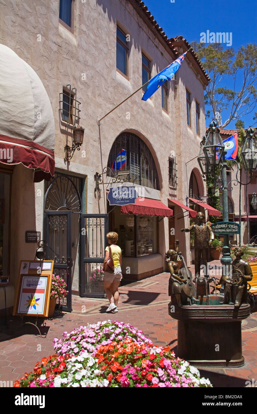 La Arcada Shopping Mall, Santa Barbara, California, USA Stock Photo - Alamy