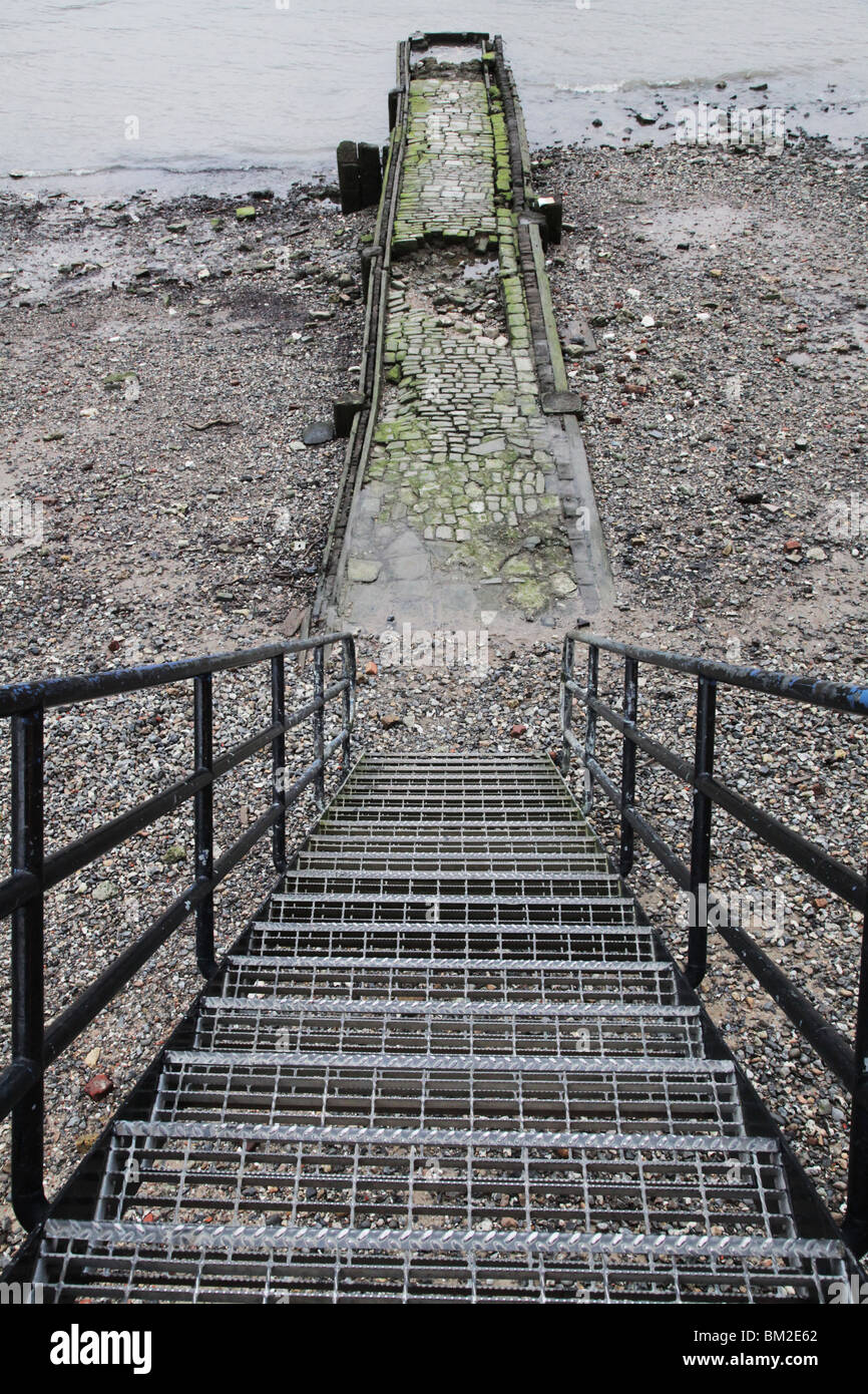 BROKEN STONE PIER, STEPS, THAMES: Iron steps broken stone pier on beach ...