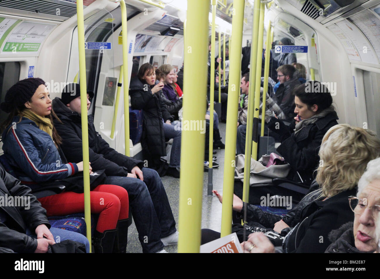 PEOPLE ON THE TUBE JUST BEFORE SMARTPHONES, 2010: London underground ...