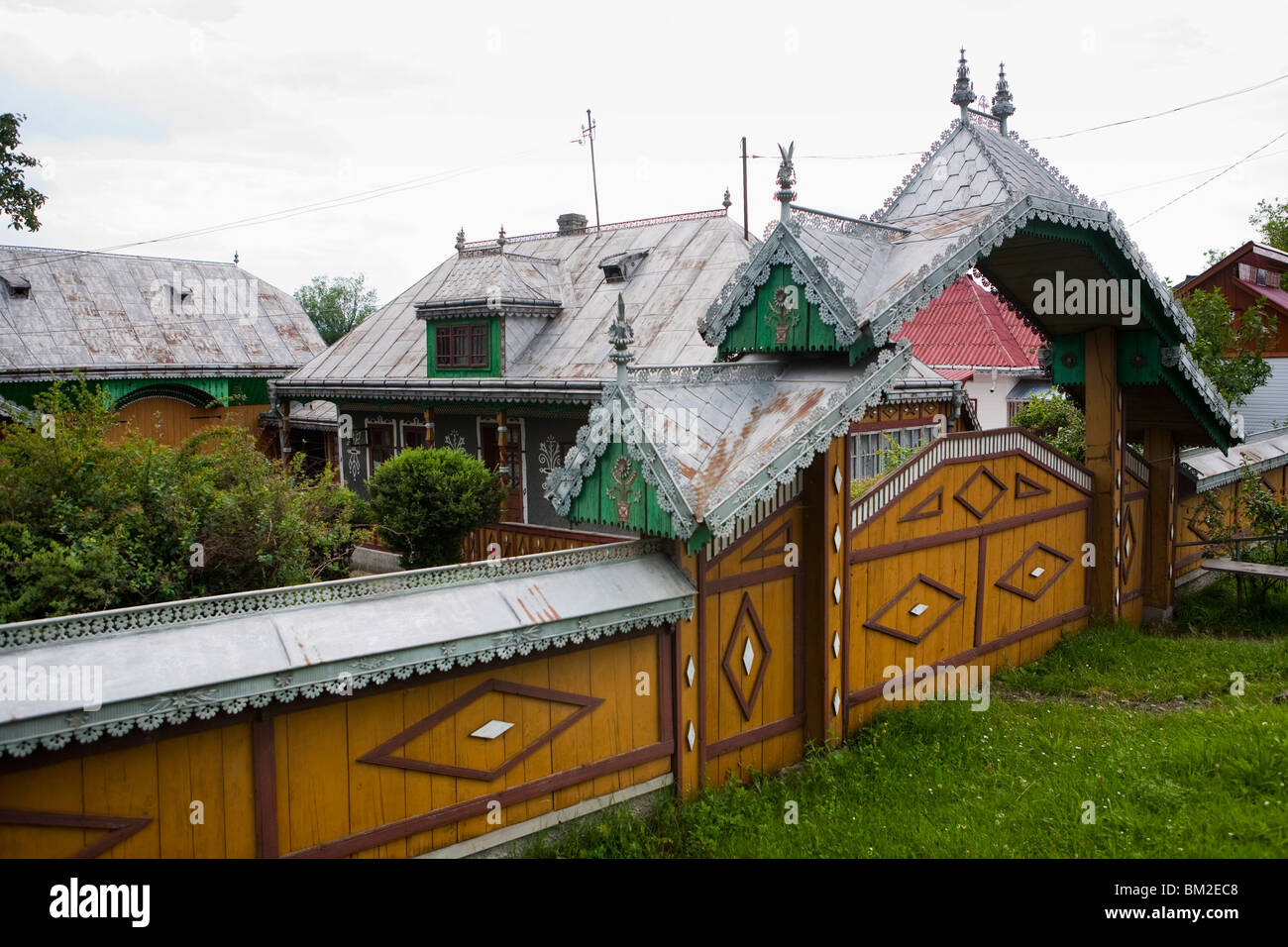 Traditional house, Sat Baiesti, Cornu Luncii, Bucovina, Romania Stock ...