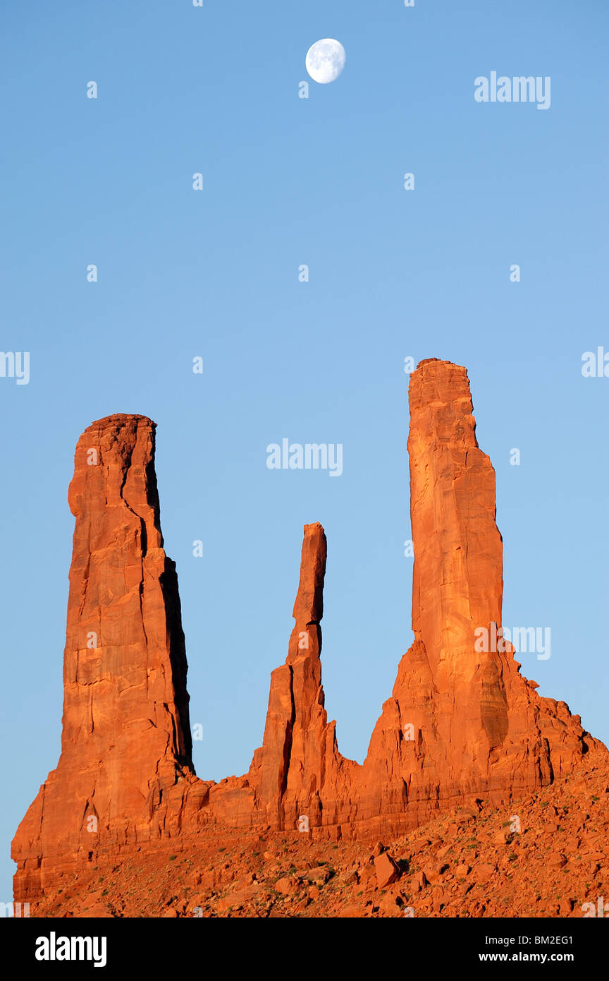 Monument Valley - Three Sisters at Sunrise and with Moon setting ...