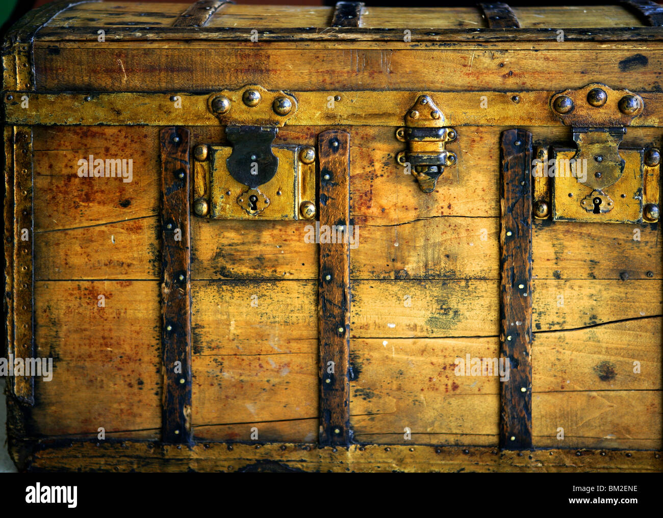 Rusty red chest hi-res stock photography and images - Alamy