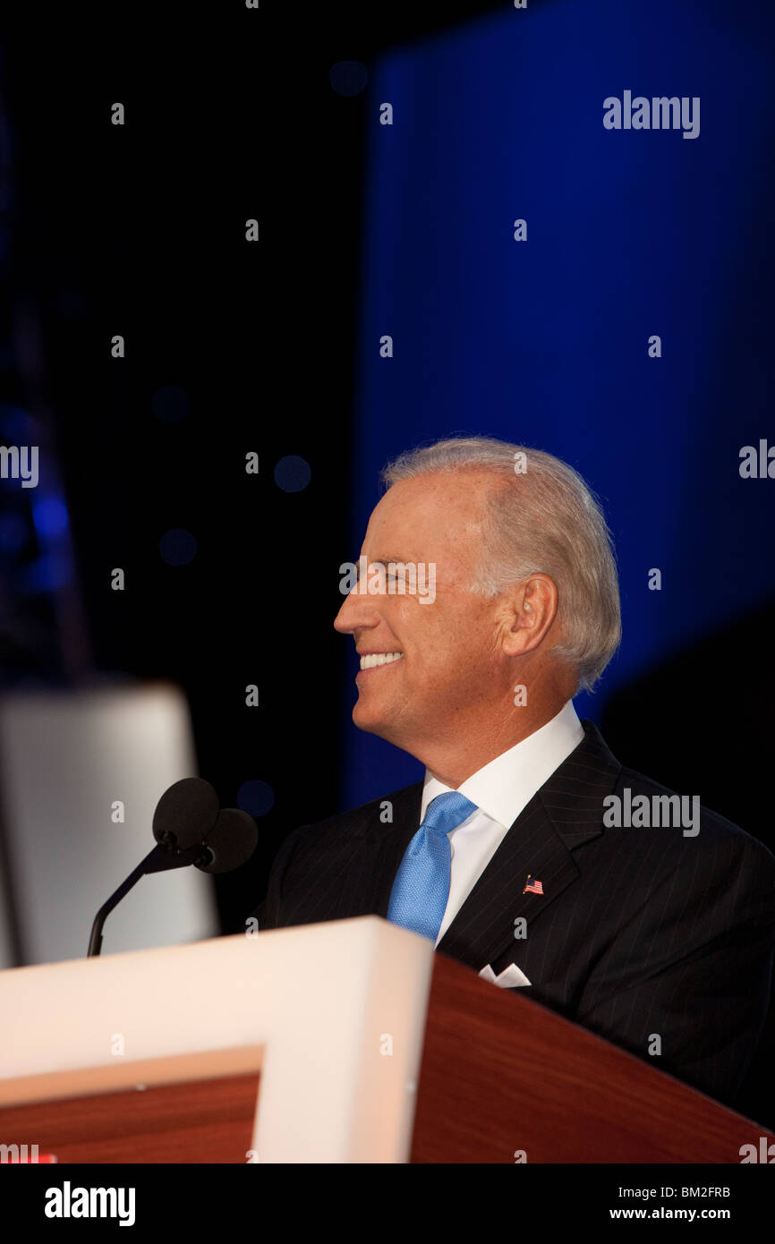 President biden speech podium hi-res stock photography and images - Alamy