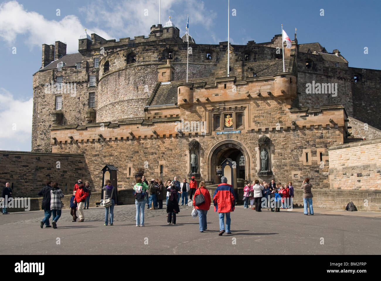 Entrance to edinburgh castle hi-res stock photography and images - Alamy