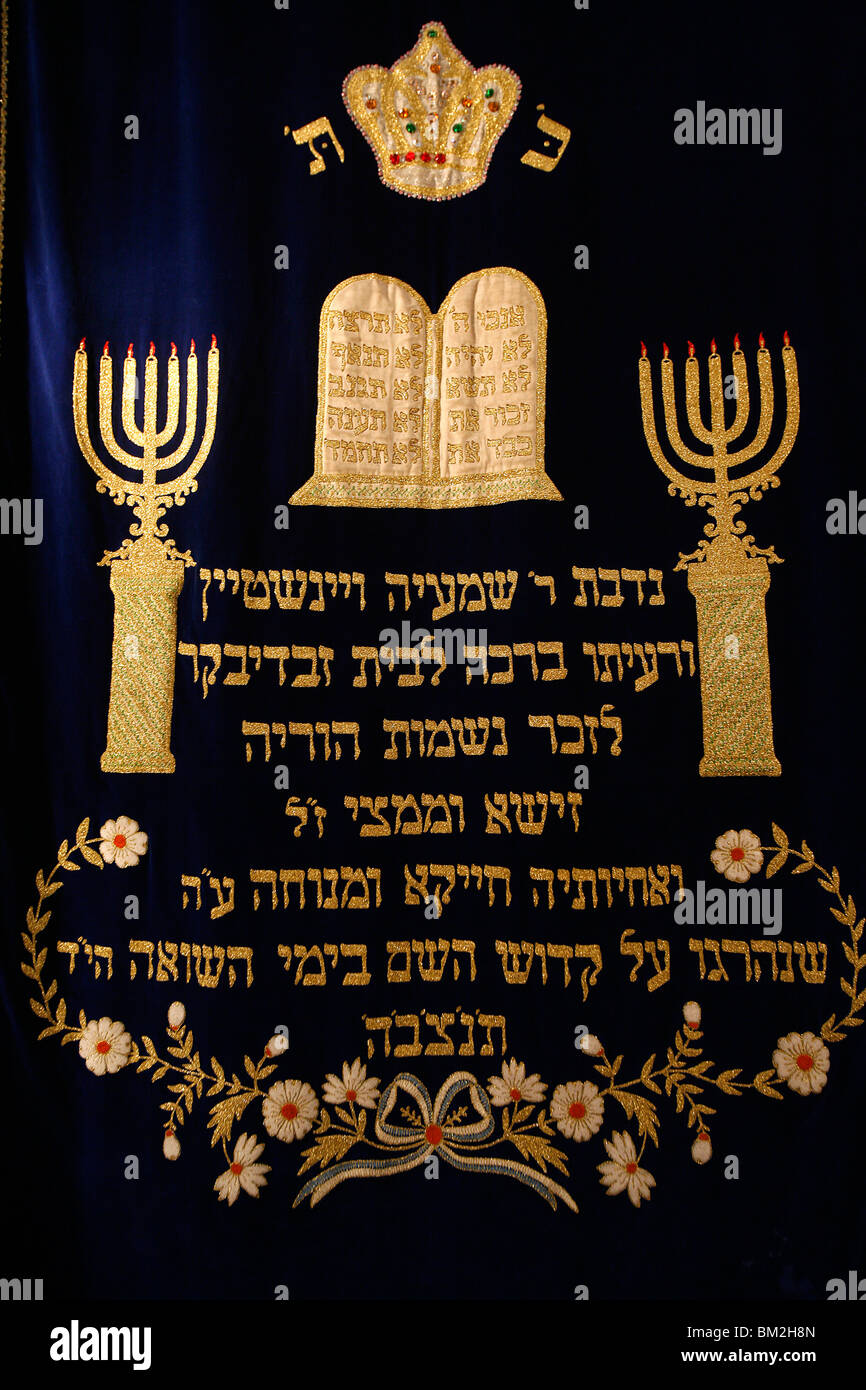 Sacred Ark curtain in Stadttempel Synagogue, Vienna, Austria Stock ...