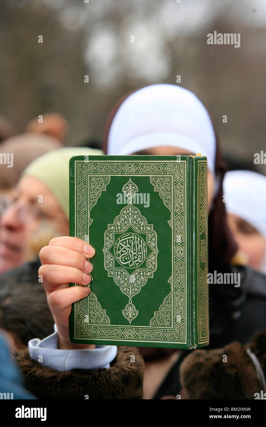 Muslim koran hi-res stock photography and images - Alamy