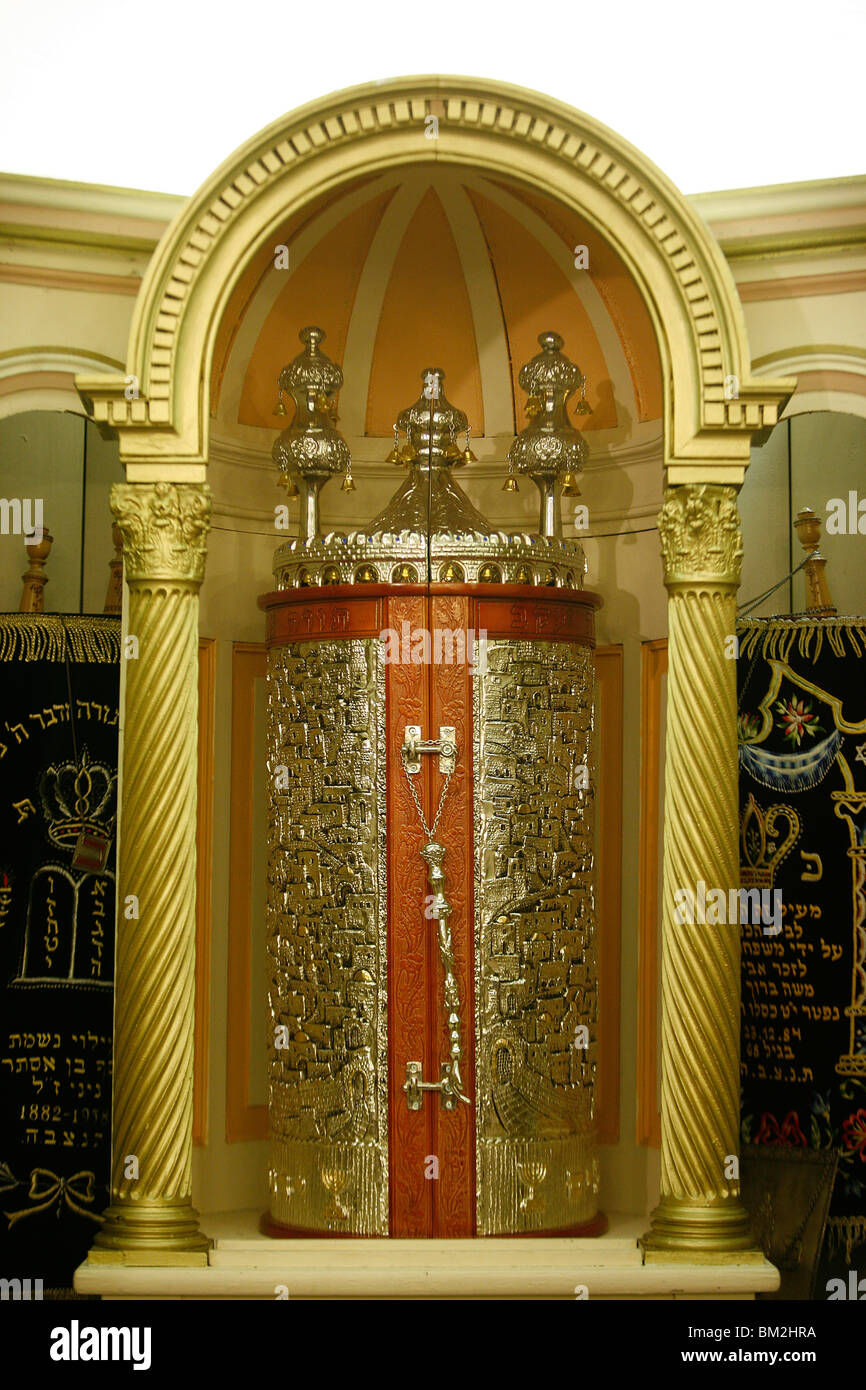 Sacred ark in Avignon Synagogue, Avignon, Vaucluse, France Stock Photo ...