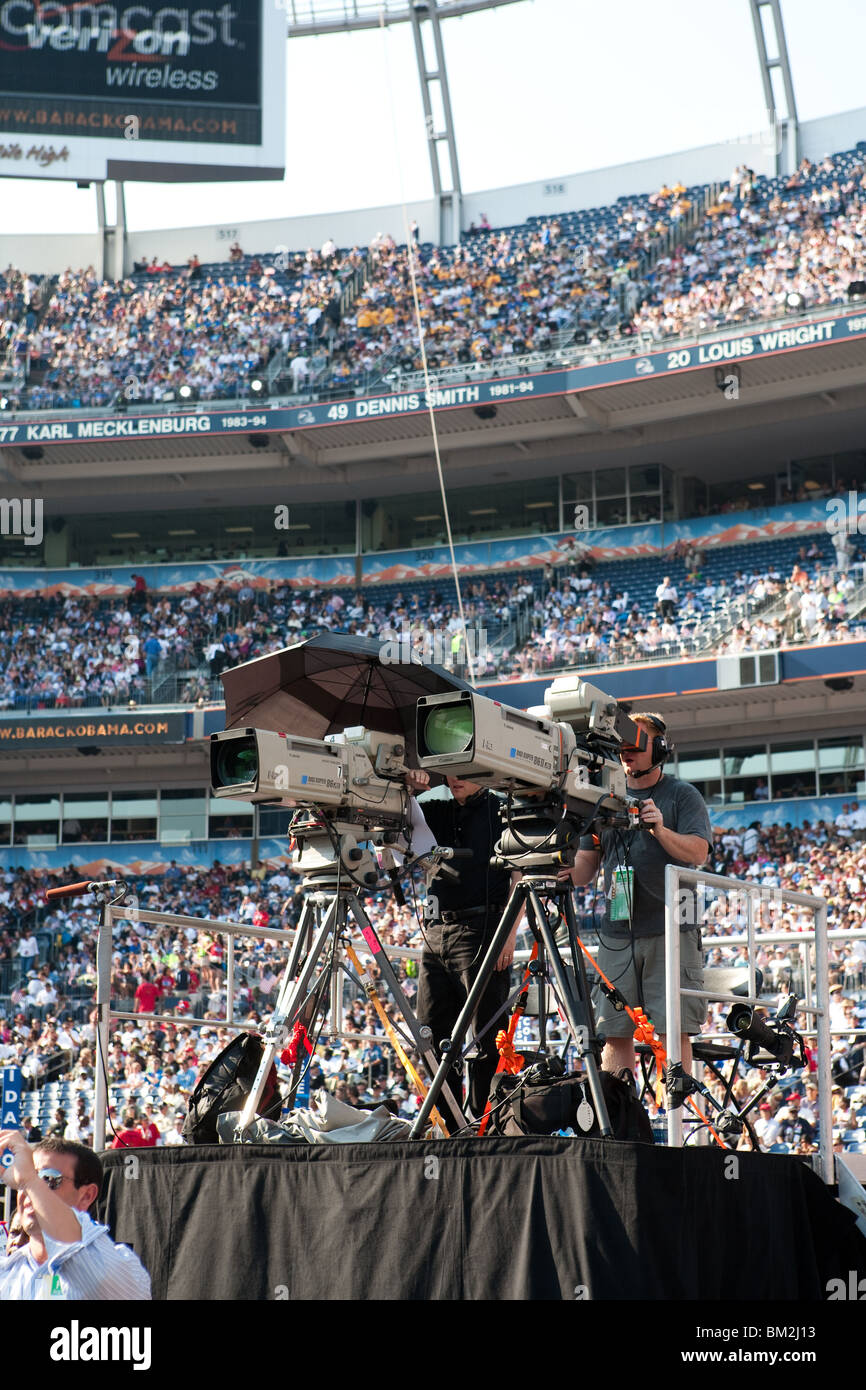 Tv camera stand hi-res stock photography and images - Alamy