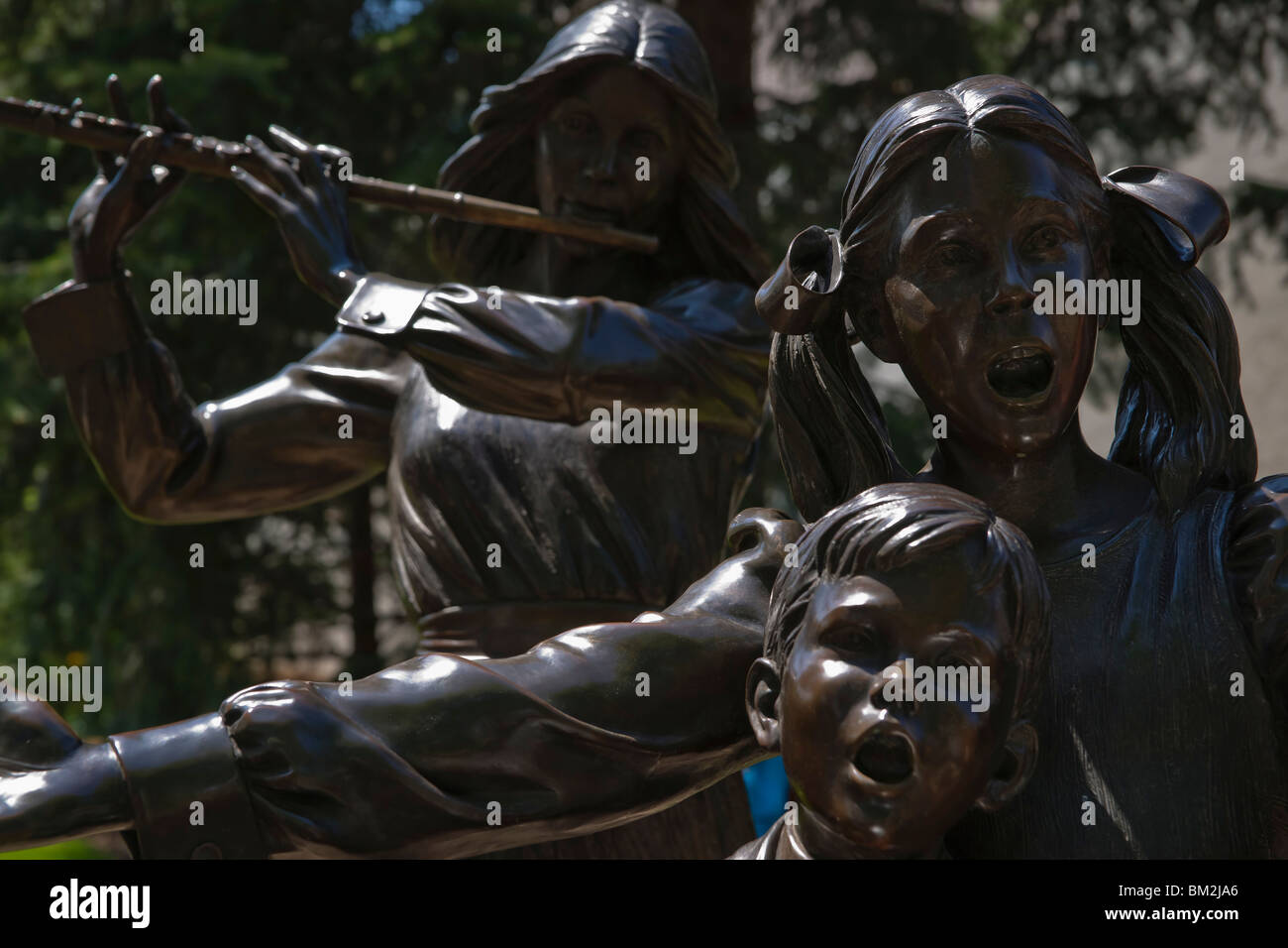 Musical statues kids hi-res stock photography and images - Alamy