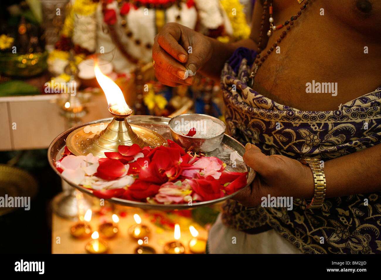 Hinduism puja tray hindu hi-res stock photography and images - Alamy
